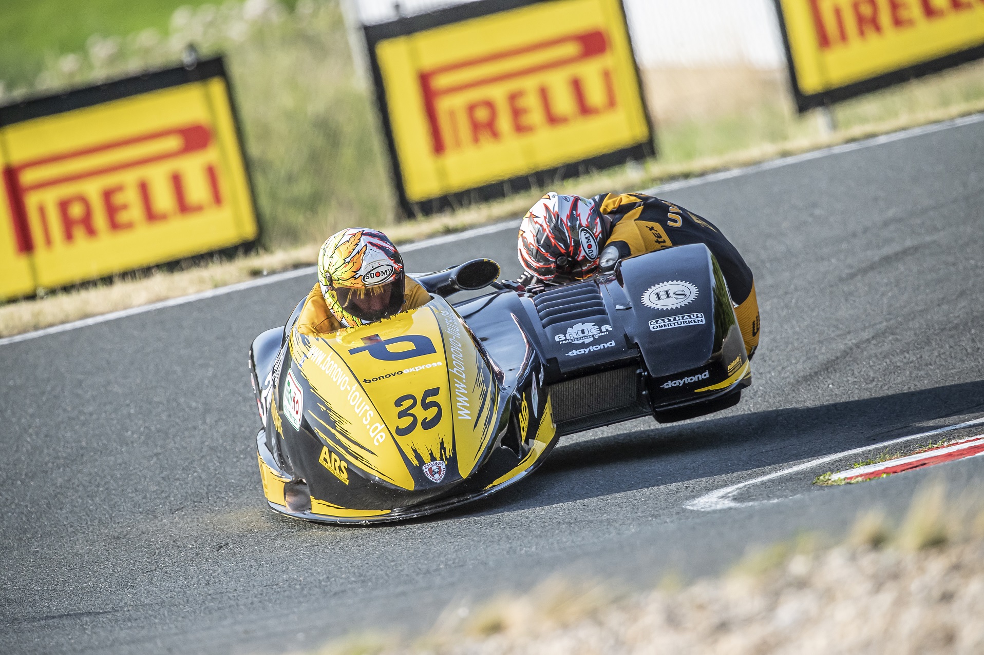 IDM Sidecar: Reeves und Hirschi im 1. Qualifying vorn - IDM