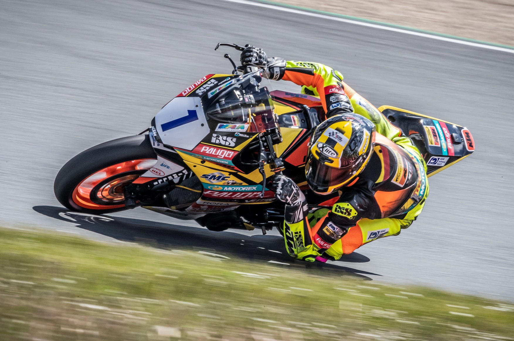 IDM SSP 300: Titelverteidiger gewinnt sein erstes Rennen - IDM