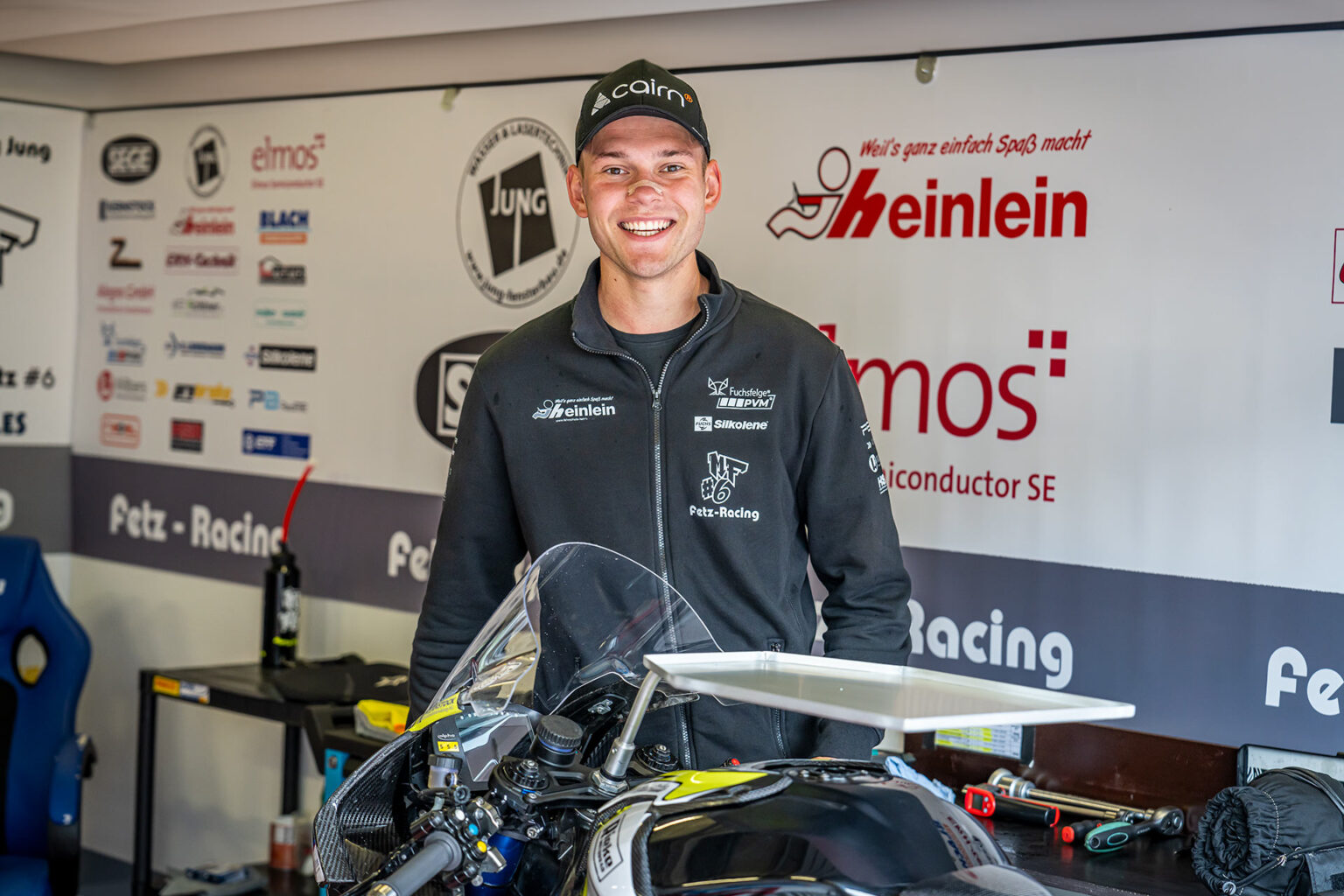 IDM SBK: Marco Fetz bei Wiedereingliederung im Blindflug - IDM