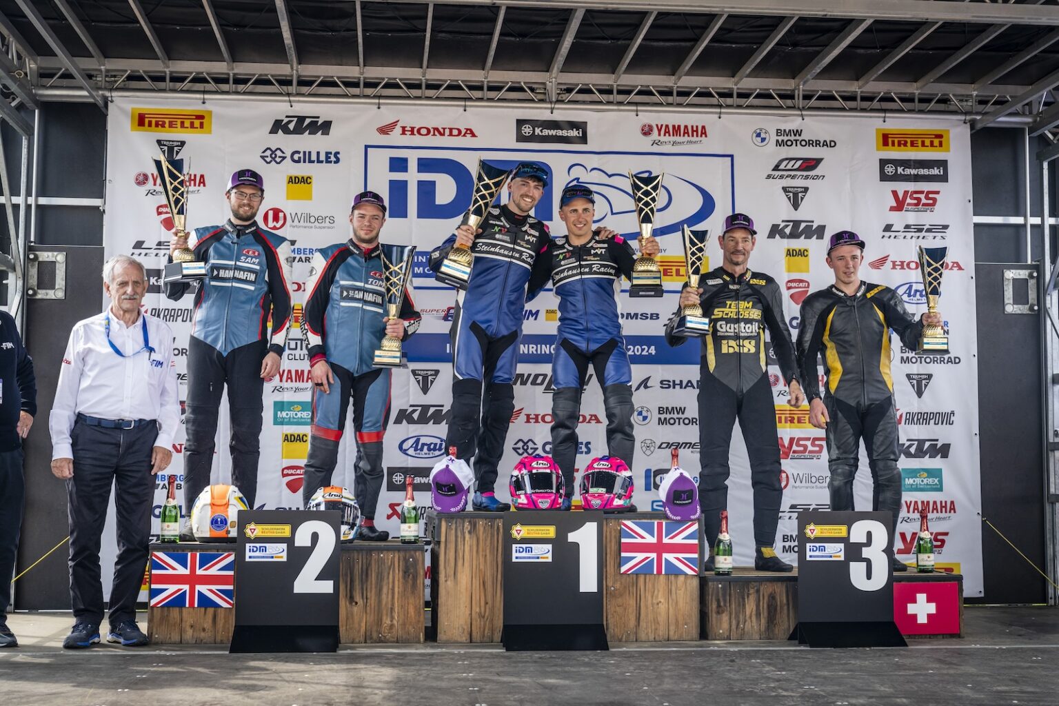 FIM/IDM Sidecar: Payne nutzt vorletzte Kurve für Sieg - IDM